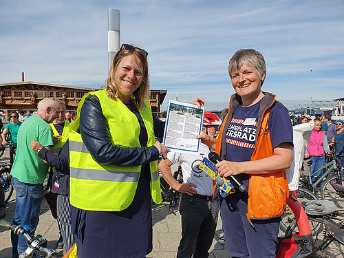 Über 5500 Radfahrende fordern MEHR PLATZ FÜRS RAD in Bremen - ADFC Bremen